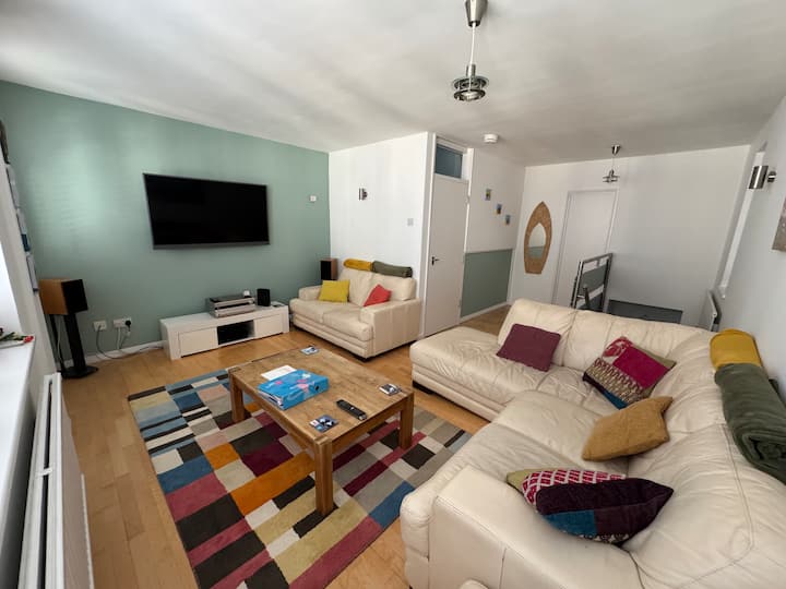 Beautiful Beachside Detached House With Garage, Free Parking And Garden - Portsmouth