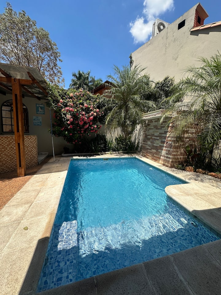 Oasis Urbano: Cozy House With Pool & Bar - Asunción
