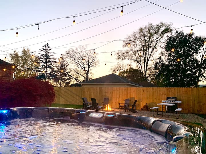Hot Tub | Sauna | 1.1 Mi To Nd | Backyard Oasis - 南灣