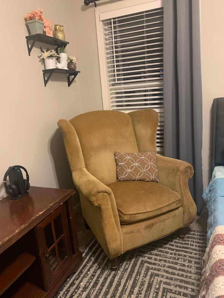Cute Home, Friendly Hosts, Lots Of Dining Options - Springfield, MO