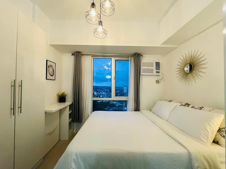 Condo With Pool, Gym & Wash & Dry Machine- It Park - Cebu City