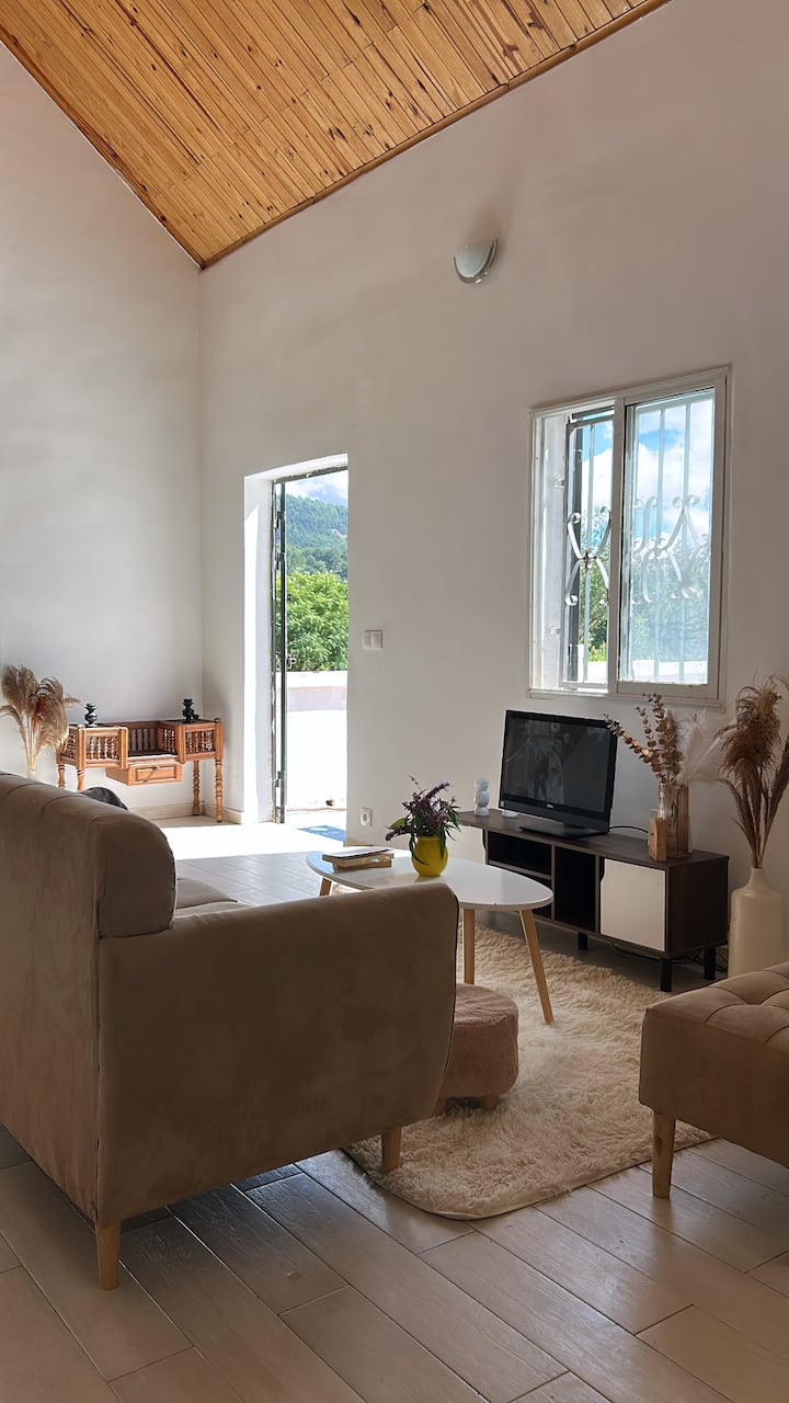 A Lovely Haven In Antananarivo, With A Chalet Vibe - Antananarivo