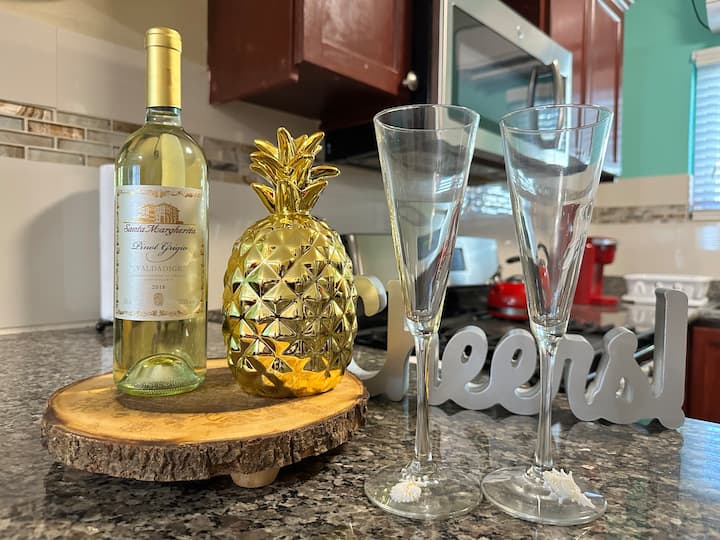 The Golden Pineapple - Nassau
