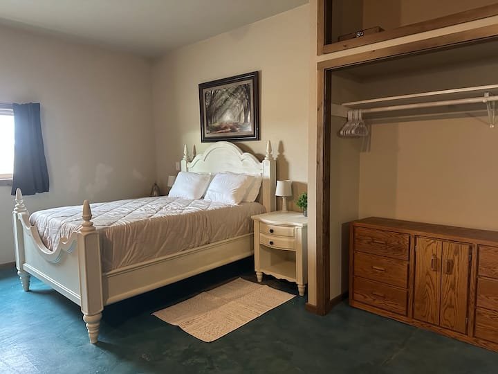 Spacious Studio Apartment In Country Setting - Lakeview, OR