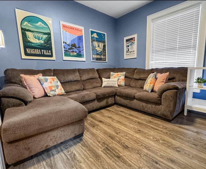 Mary's Place | Sleeps 20+ Niagara Falls, New York - Niagara Falls