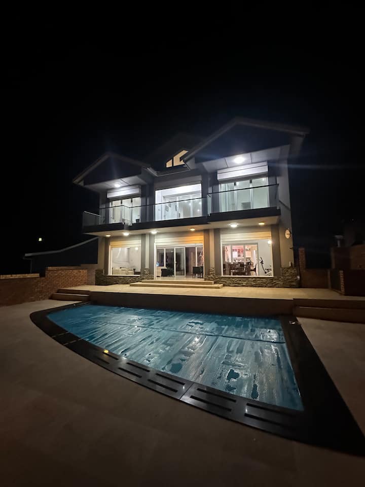 Relaxing Beachfront Getaway With Pool Near Beach - Dolphin Coast