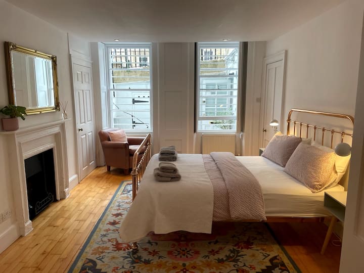 The Dance Studio - バース