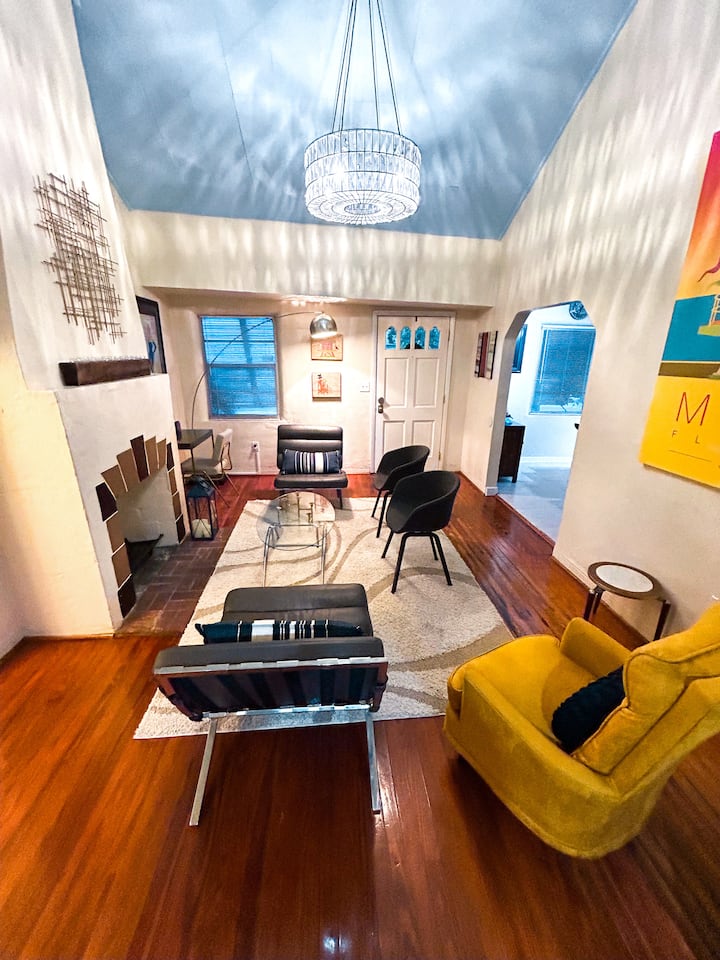 Tropical Deco House 15 Minutes To Fifa & Beaches - Miami Shores, FL