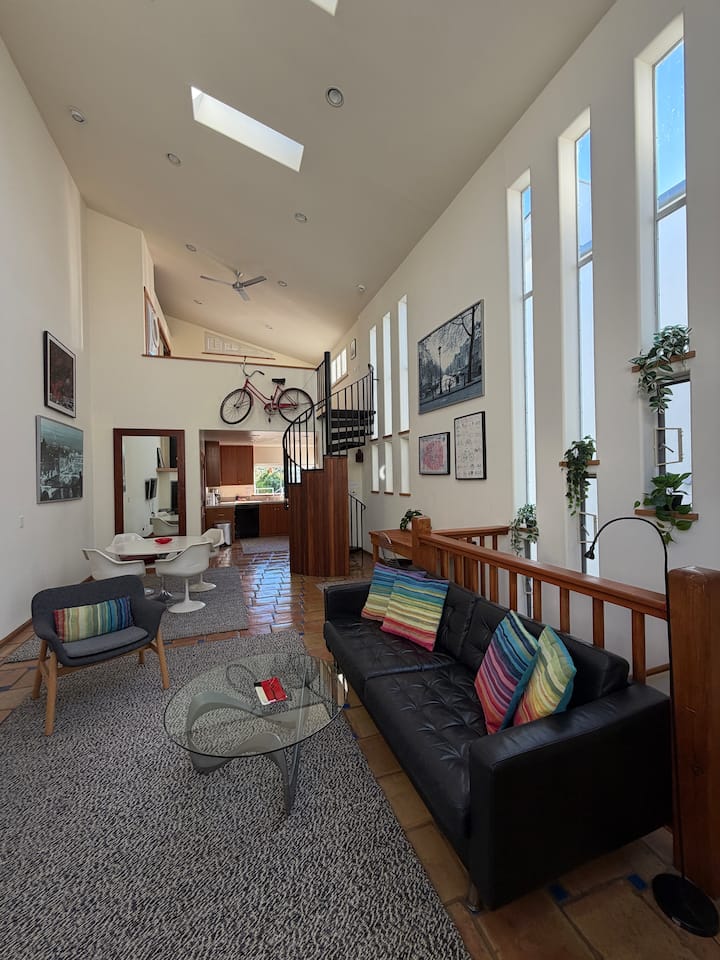 Sunny Venice Beach Apartment Close To Everything! - Los Angeles, CA