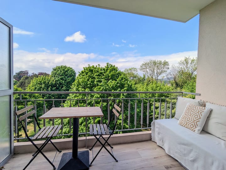 T2 Au Calme, Balcon, Proche Métro, Parking Gratuit - Rhône