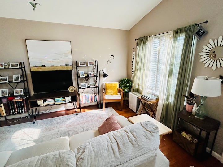 Perfect Raleigh Cottage 2 Miles From Downtown! - Raleigh, NC