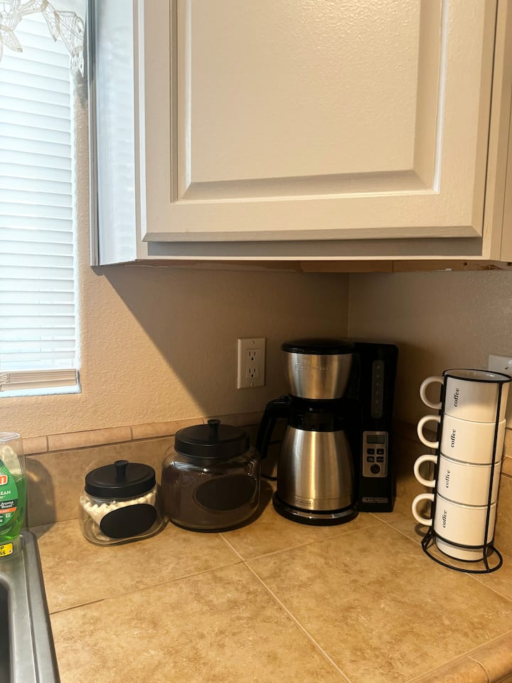 Cozy Hideaway | Perfect For Traveling Professional - Bakersfield, CA