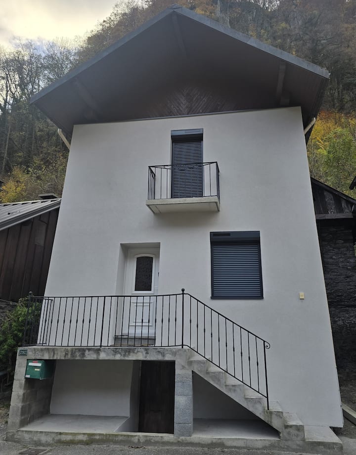 Maison Individuelle En Face Des Montagnes Au Calme - Lac de Saint-Guérin