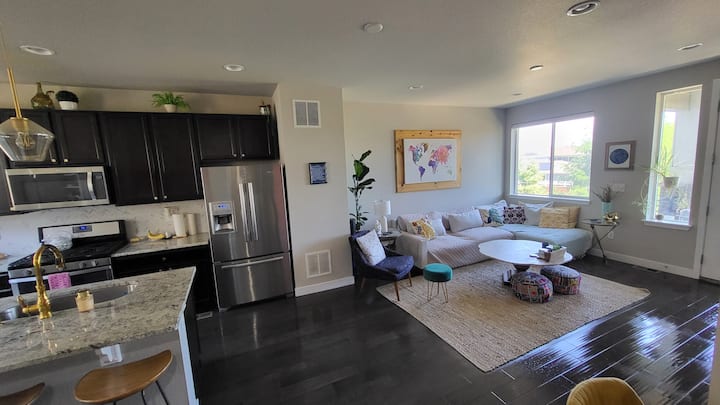 Airy Home In Between Downtown And The Mountains - Littleton, CO