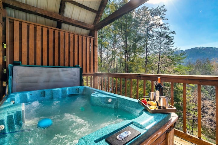 Smoky Mountain Cabin With Hot Tub, Views & Bbq - Pigeon Forge, TN