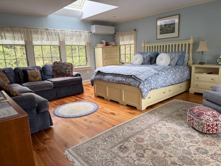 Peaceful Country Home, Dover, Ma: Private Entrance - Massachusetts