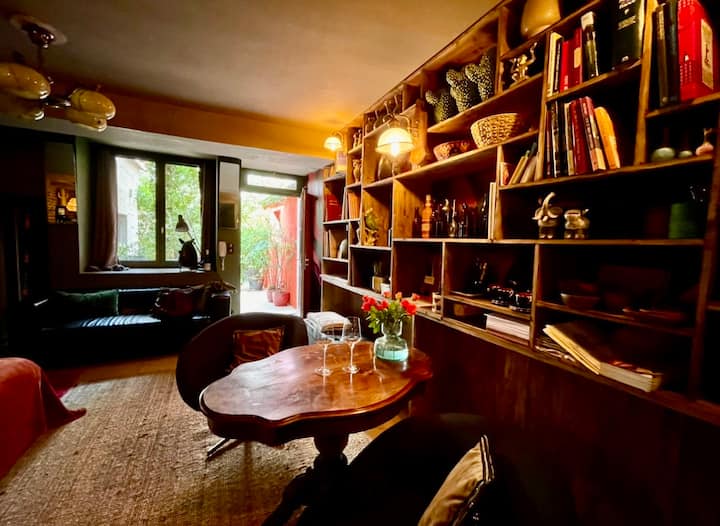 Barbary Lane Studio. Beaune Historic Center. - Beaune