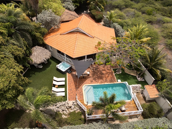 Private Resort: Villa + Ev-suv + Boat + 7 Dinners - Curaçao