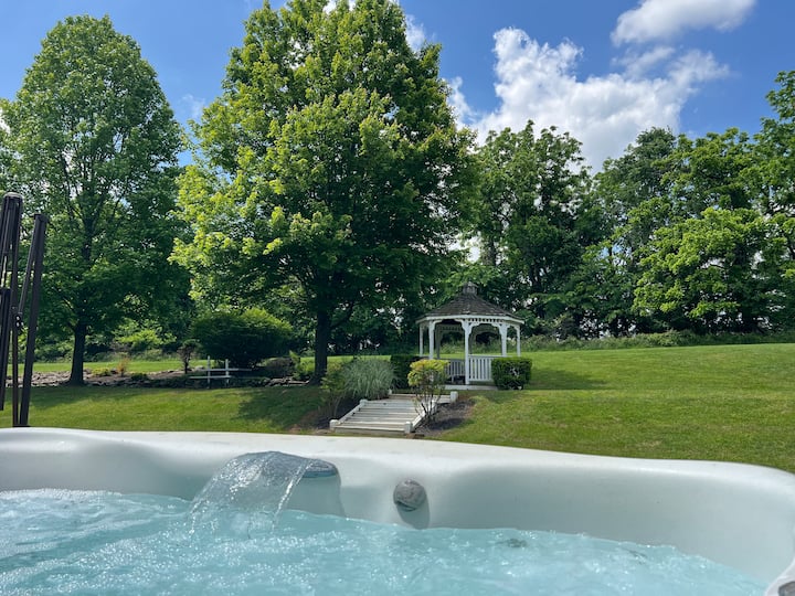 Wine Country Retreat | Hot Tub + Mountain Views - Purcellville, VA