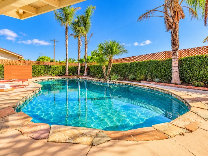 Pet-friendly 4br Pool Home Near Disneyland - Anaheim, CA