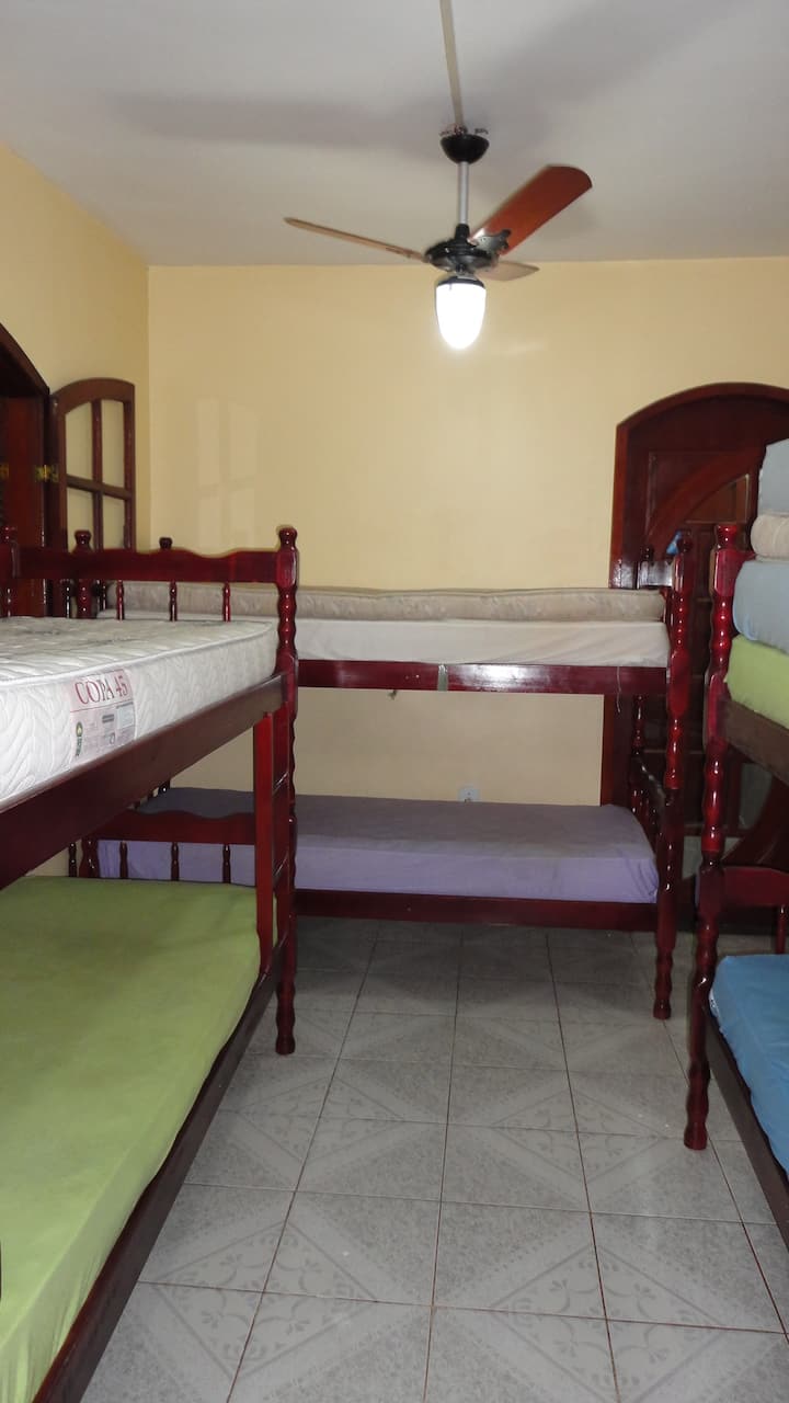 Aluga-se Casa De Excursões Para  Até 50 Pessoas - Cabo Frio