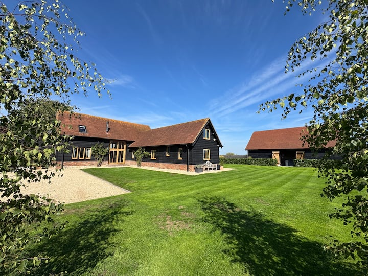 Chilterns Country Barn-beautiful Views And Hot Tub - Aylesbury
