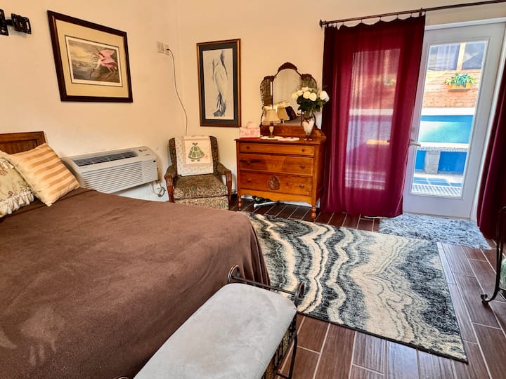 Tropical Hibernation Getaway - Biloxi, MS