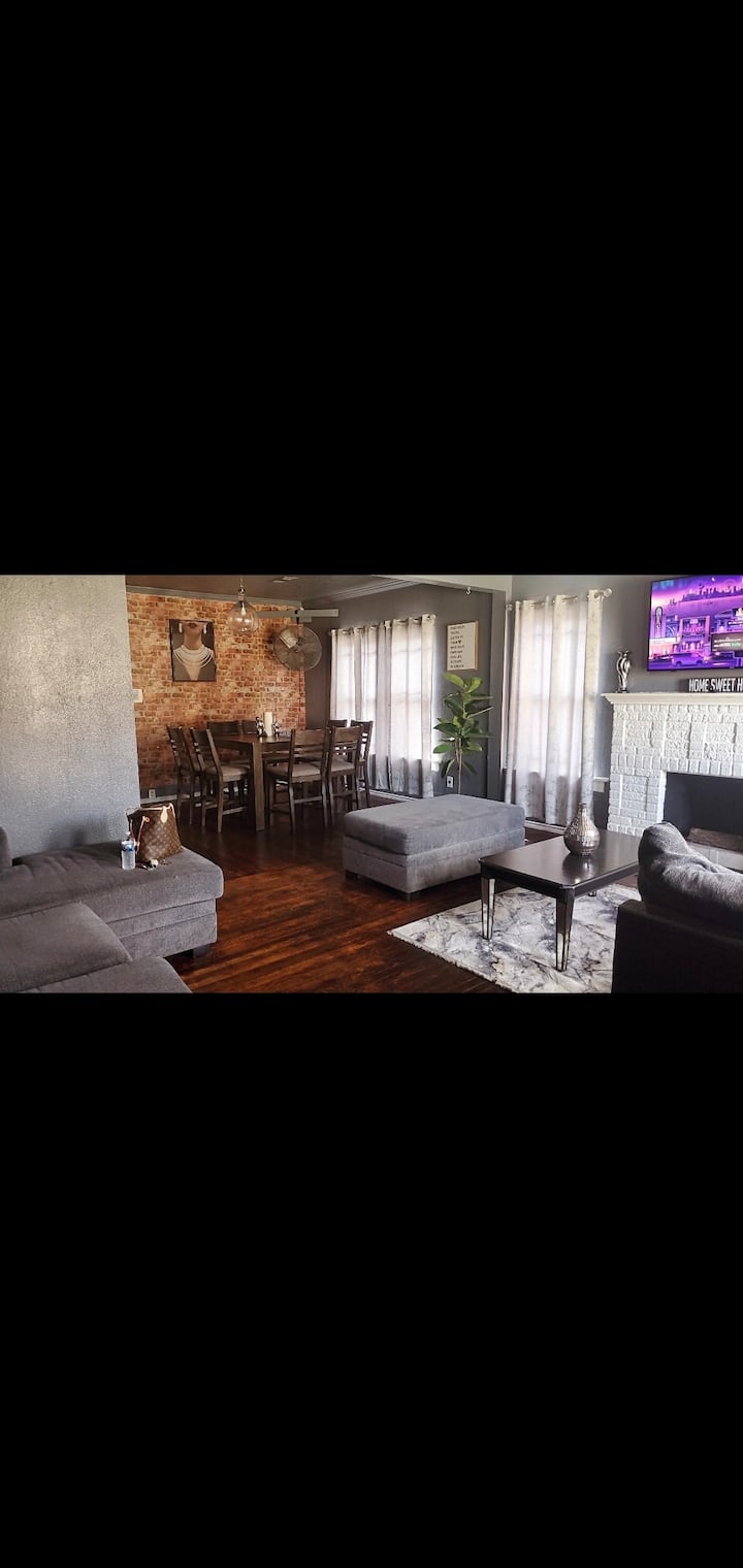 Honey Comb On Emancipation Ave. 3rd Ward - Houston, TX