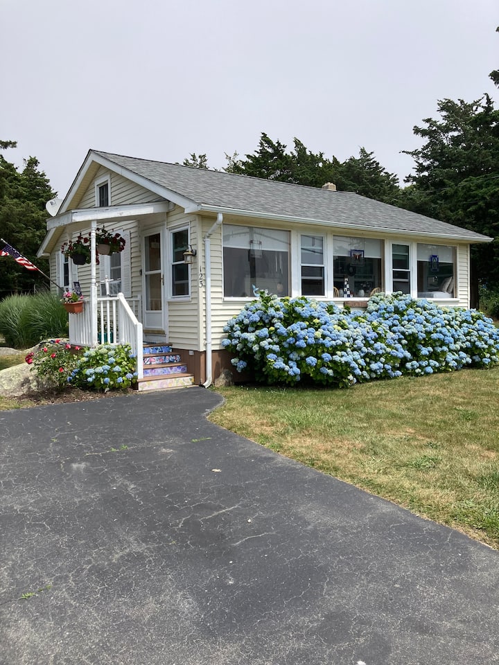 Cozy Cottage - East Beach, New Bedford