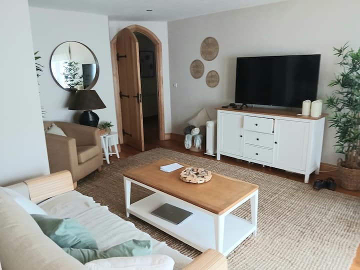 Spacious 2 Bed House Malahide. Airport Transfer* - Malahide