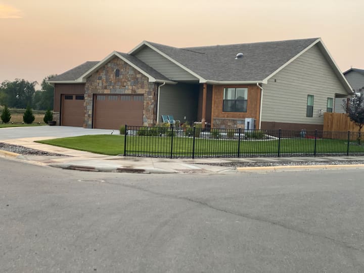 Much More Than A Suite & 2 Miles From Metra - Billings, MT