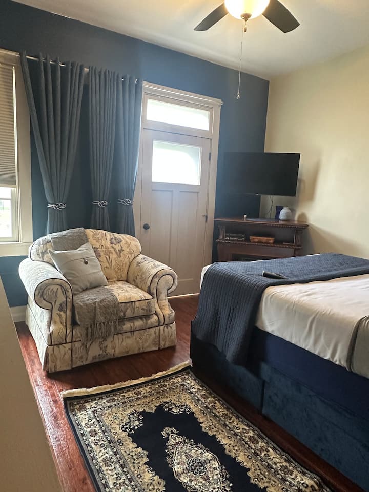 Rocklyn Apts - Rhythm & Blues - Iowa City, IA