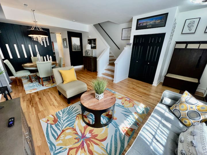 "Spectacular And Spacious Retreat In Chicago - Cicero, IL