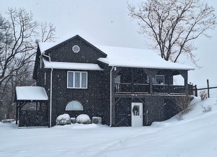 Peaceful Waters Guesthouse Bed & Breakfast - Huntingdon County