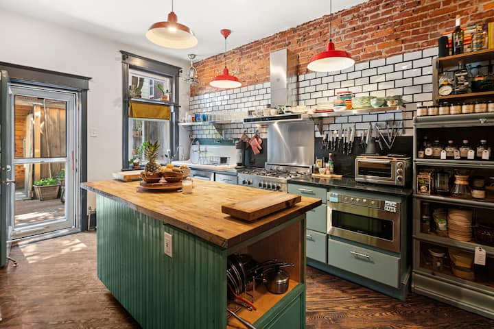 Boutique Artistic Haven, Vintage Gem - Philadelphia, PA