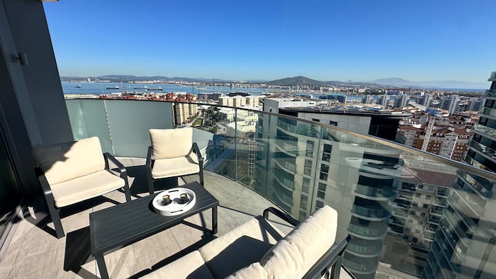 Beautiful Luxury Highrise Apartment - Algésiras