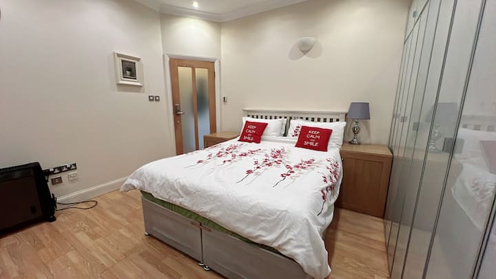 Spacious 3-beds In The Heart Of Soho – Sleeps 5 - London, UK