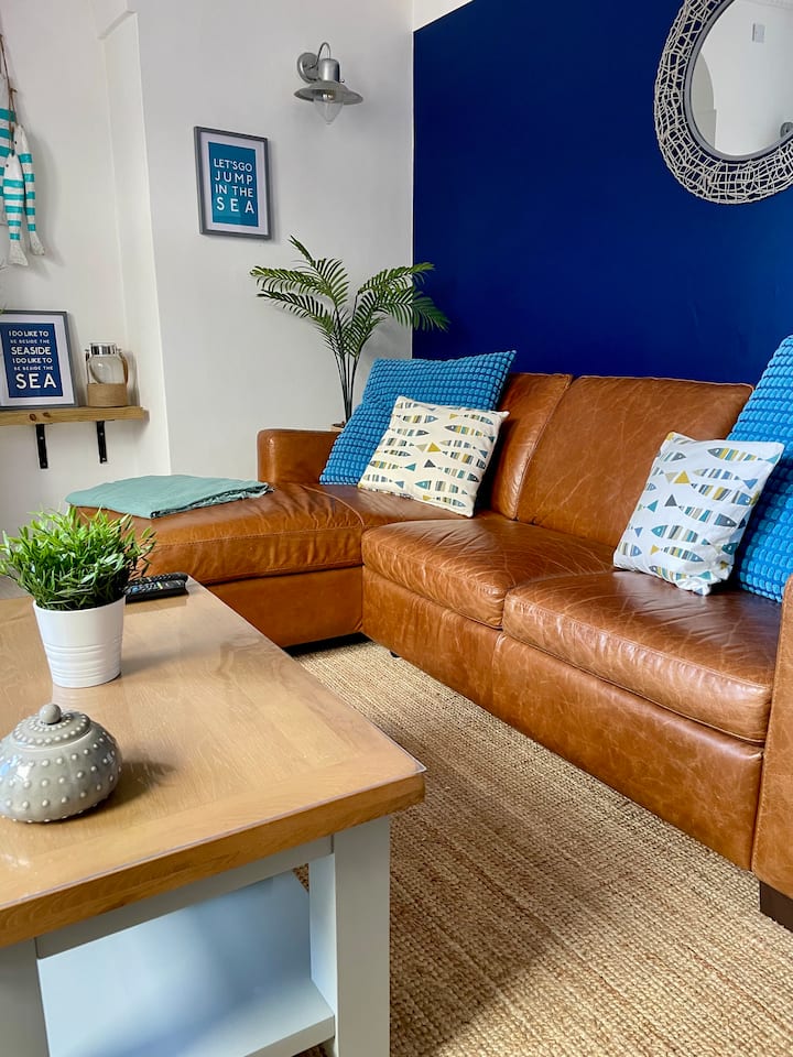 Tenby Harbour - Sea Views, Ground Floor. - Tenby