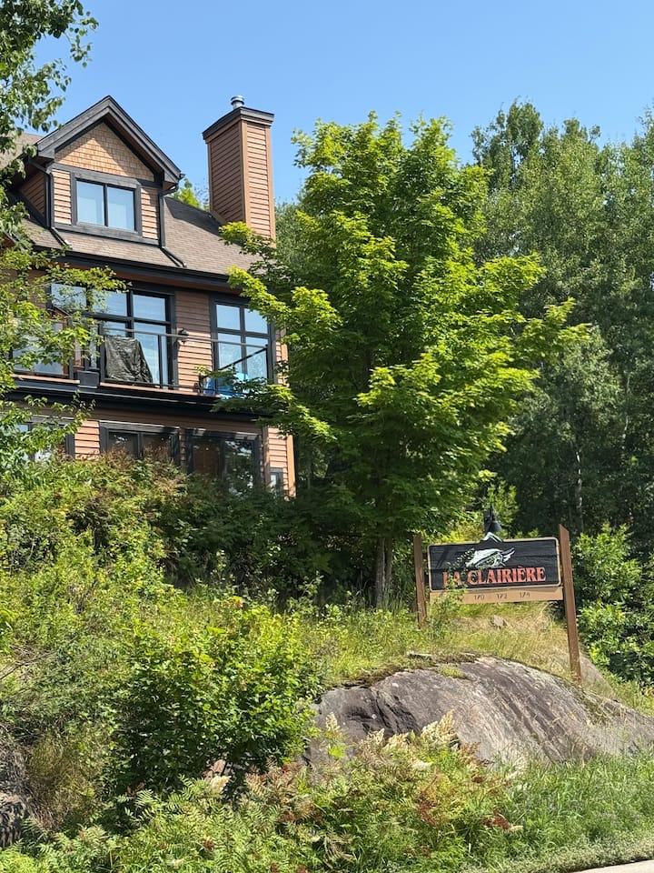 Mont Tremblant Ski In/ski Out 4 Bedroom Retreat - Mont-Tremblant