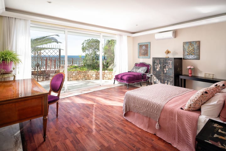 Golden Mile Beachfront Villa With Amazing Sea View - Marbella