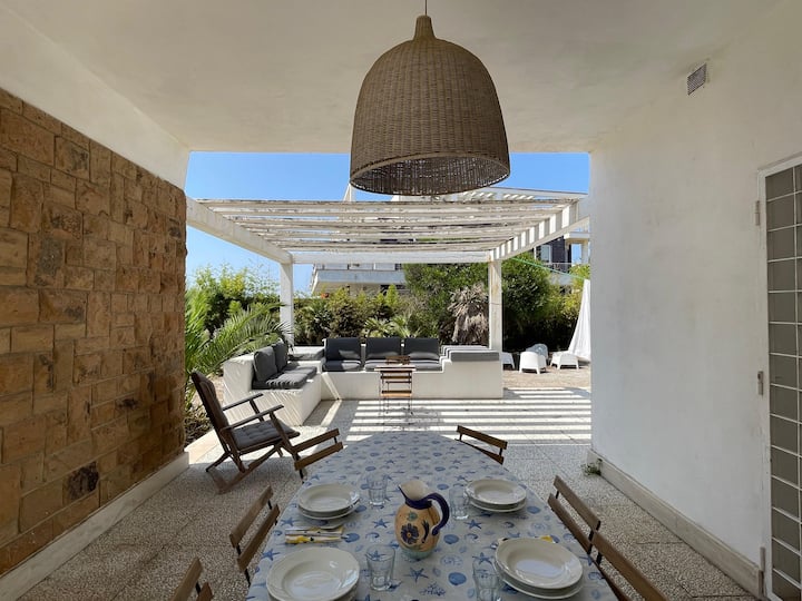 Well Connected Villa With Modern Design - Lacio