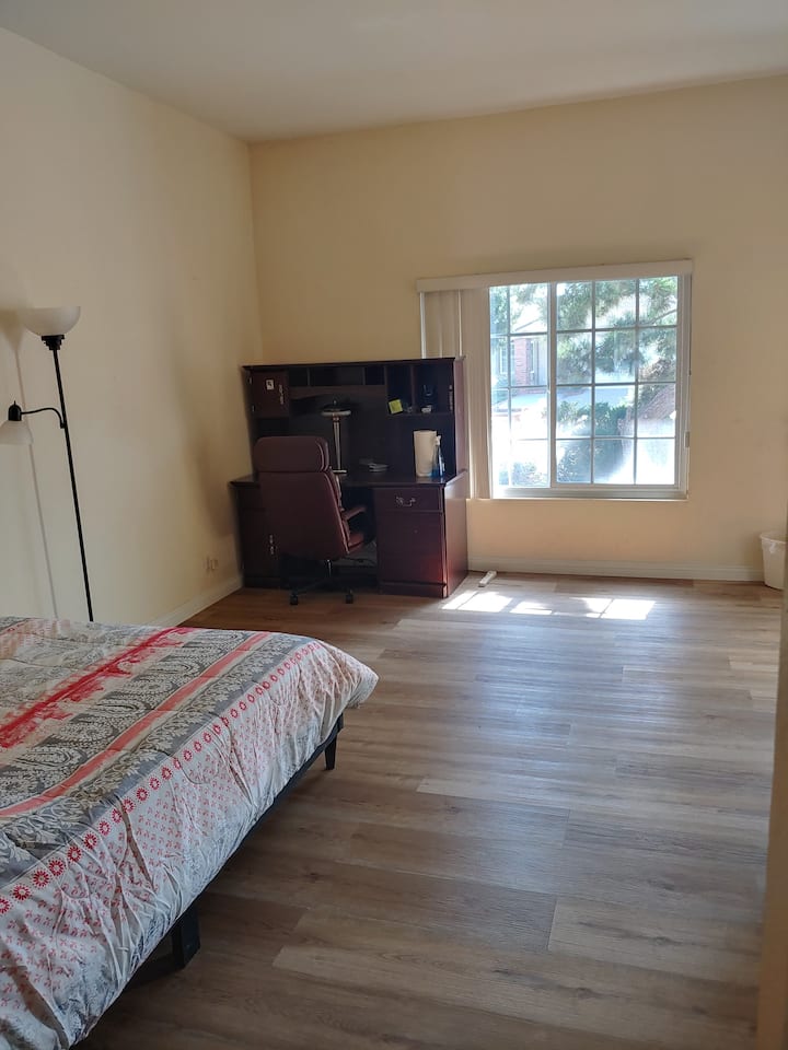 Private Large Master Bedroom, Quiet, Friendly. - Whittier, CA