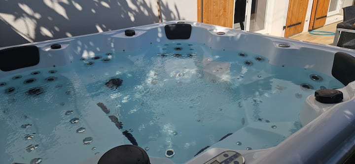 Maison Au Calme + Jacuzzi Privé, Entre Terre & Mer - La Valette-du-Var