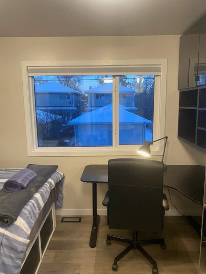 Private Apartment, 10 Min Walk To U Of A - Alberta