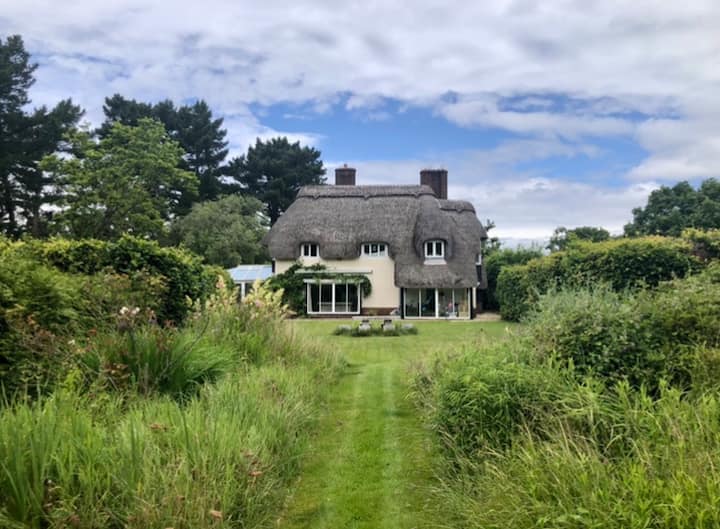 New Forest Stylish House, Heated Pool, Sleeps 8+ - Brockenhurst