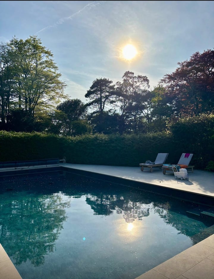 New Forest Stylish House, Heated Pool, Sleeps 8+ - Lymington