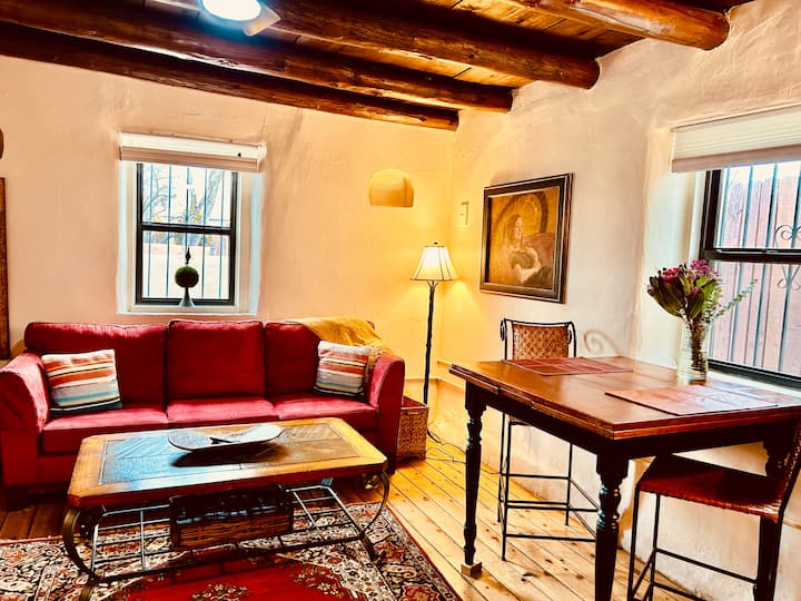Historic And Stylish Downtown Railyard Adobe - Santa Fe, NM