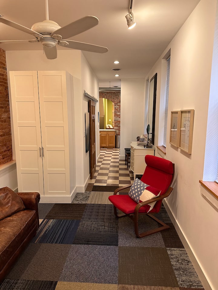 Chic & Comfy 1st Floor City Loft - Baltimore, MD