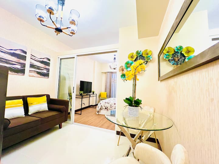 Lovely 1br|balcony| 55” Smart Tv|netflix - Cuba