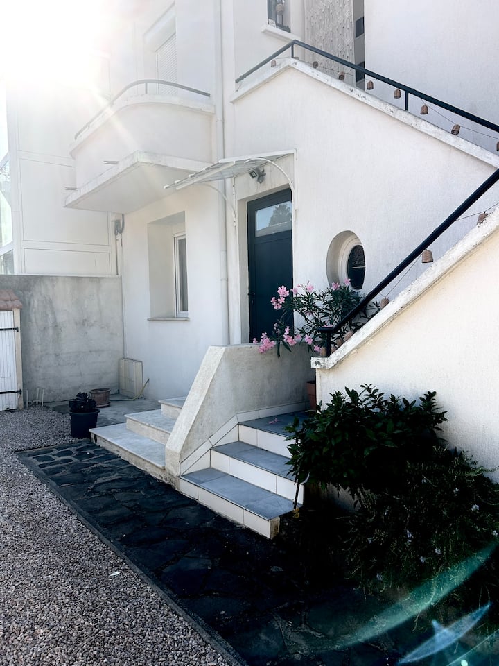 Beautiful 75 M2 Ground Floor Apartment And Large Terrace - Fréjus